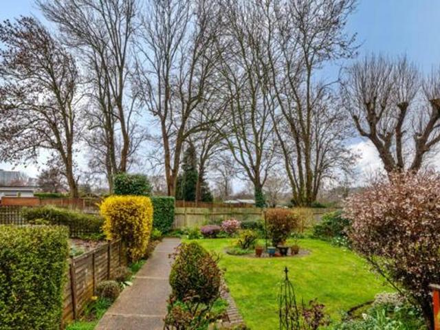 2 Bedroom Apartment For Sale In Whetstone, London