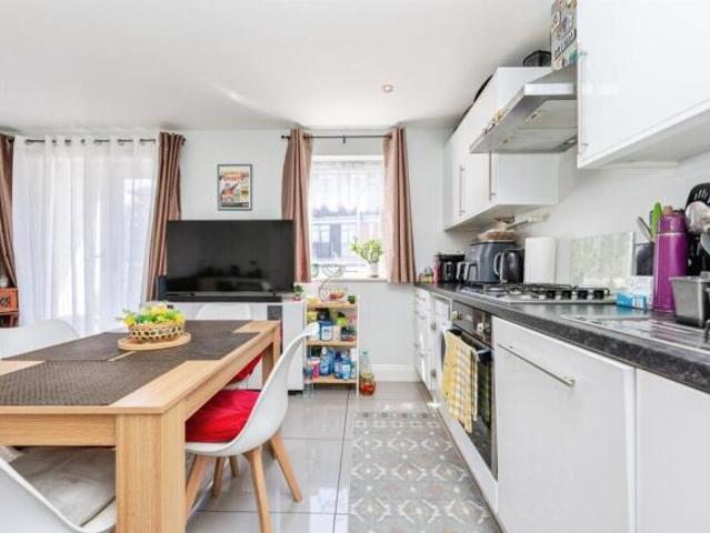 2 bedroom apartment for sale in Whippendell Road, Watford, WD18