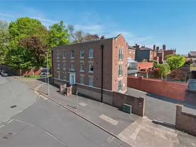 2 Bedroom Apartment For Sale In White Friars, Chester, CH1