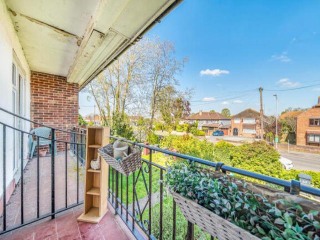 2 bedroom apartment for sale in Whitley Wood Road, Reading, Berkshire, RG2