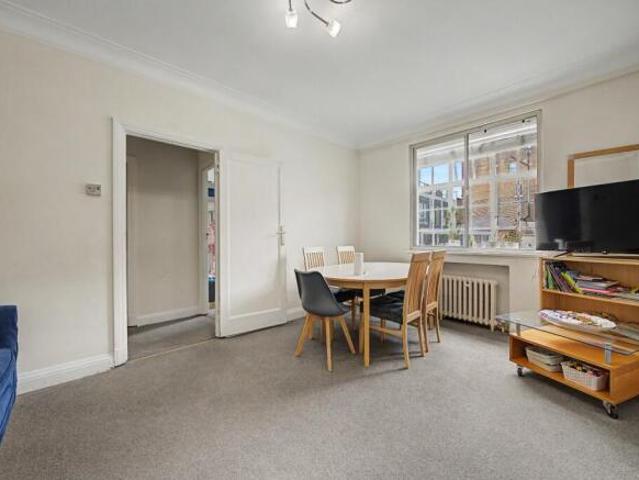 2 bedroom apartment for sale in Wigmore Court, Wigmore Street, London W1U