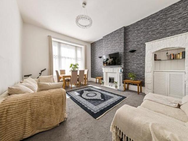 2 bedroom apartment for sale in Willowbank Crescent, Woodlands, Glasgow, G3