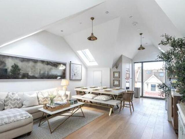 2 Bedroom Apartment For Sale In Wimbledon, London