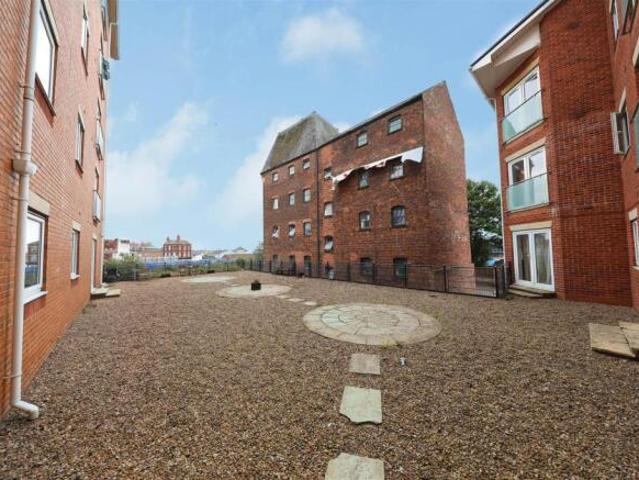 2 bedroom apartment for sale in Wincolmlee, Hull, HU2