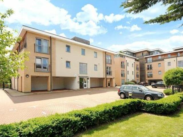 2 Bedroom Apartment For Sale In Windsor, Berkshire