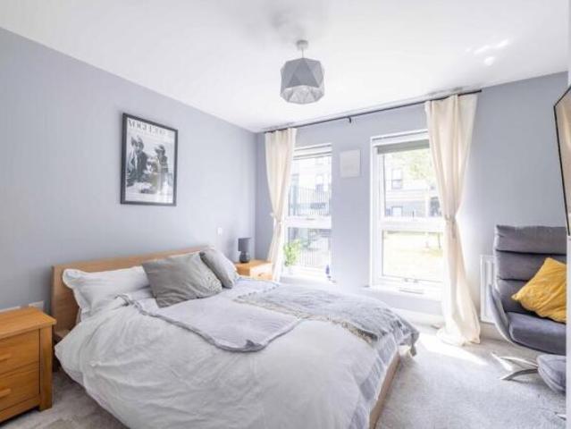 2 bedroom apartment for sale in Windsor Road, Slough, SL1