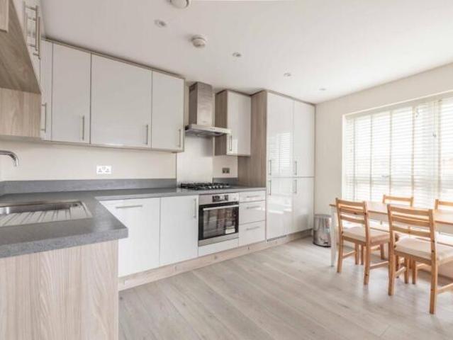 2 bedroom apartment for sale in Windsor Road, Slough, SL1