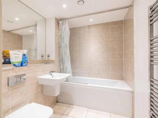 2 bedroom apartment for sale in Windsor Road, Slough, SL1
