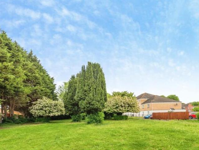2 bedroom apartment for sale in Winton Road, Swindon, SN3