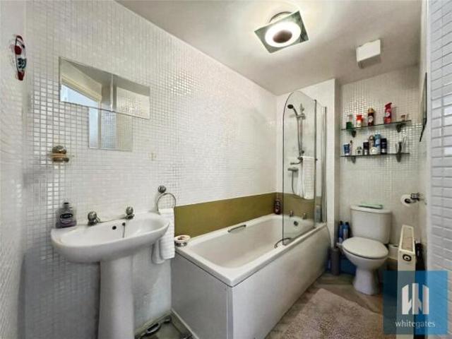 2 bedroom apartment for sale in Wood View, Huddersfield, HD2