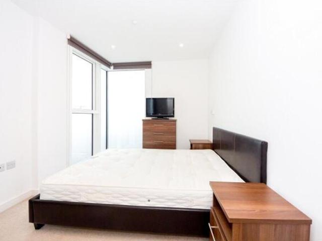 2 bedroom apartment for sale in Woodberry Grove, London, N4