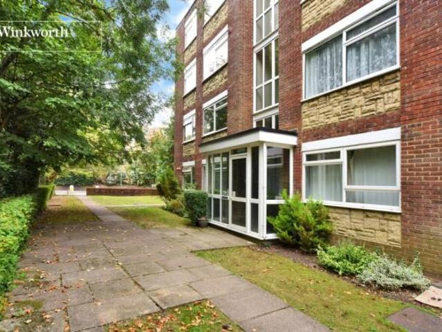 2 bedroom apartment for sale in Woodcote Road, Wallington, SM6