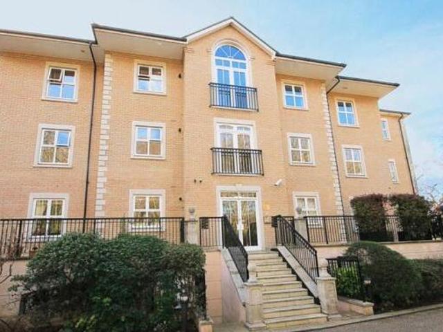 2 Bedroom Apartment For Sale In Woodford Green, Essex