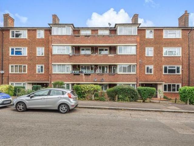 2 Bedroom Apartment For Sale In Woodford Green, Essex