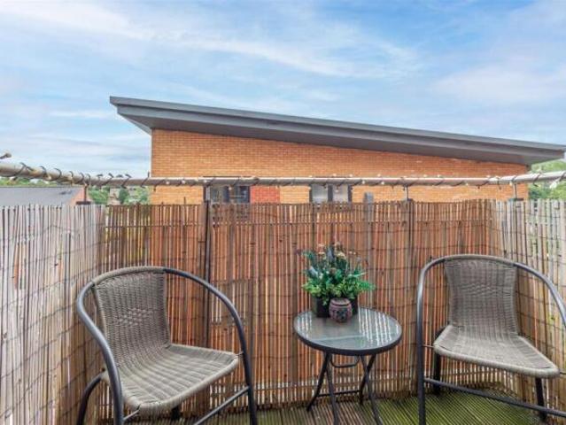 2 bedroom apartment for sale in Woodhouse Close, Worcester, WR5