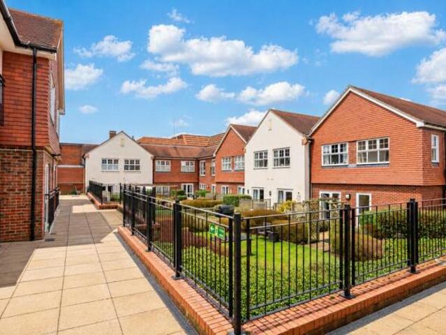 2 bedroom apartment for sale in Wordsworth Close, Kings Park, St. Albans, Hertfordshire, AL3