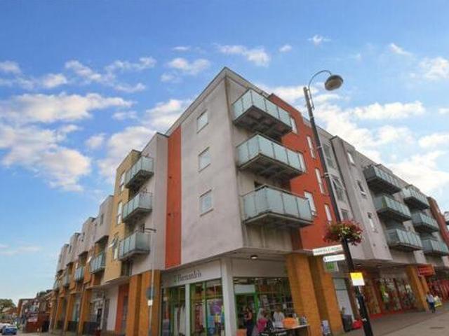 2 Bedroom Apartment For Sale In Yiewsley, West Drayton
