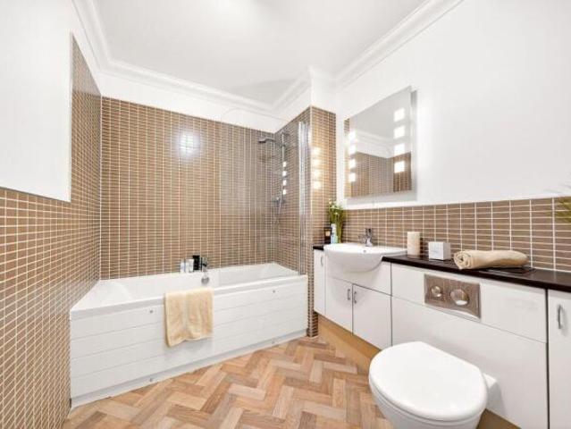2 bedroom apartment for sale in 2/ 147 Hayburn Lane, Glasgow, G12