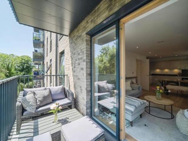 2 bedroom apartment for sale in 2 Riverwell Close, Watford, WD18