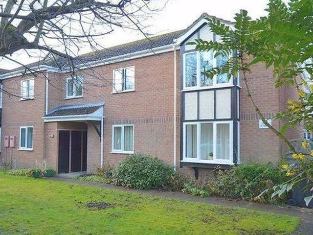 2 bedroom apartment for sale in 32 Oaklands Woodhall Spa LN10