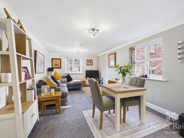 2 bedroom apartment for sale