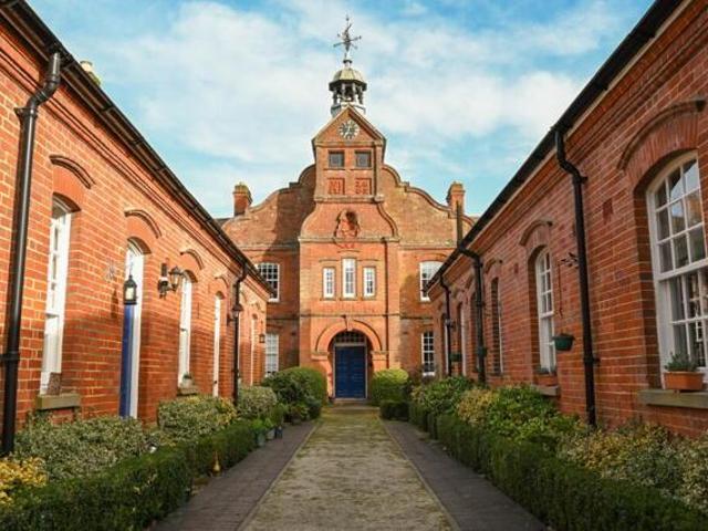 2 Bedroom Apartment Fordingbridge Hampshire 99735942