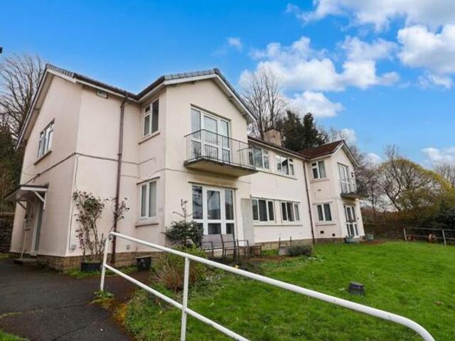 2 Bedroom Apartment Glossop Derbyshire 101678305