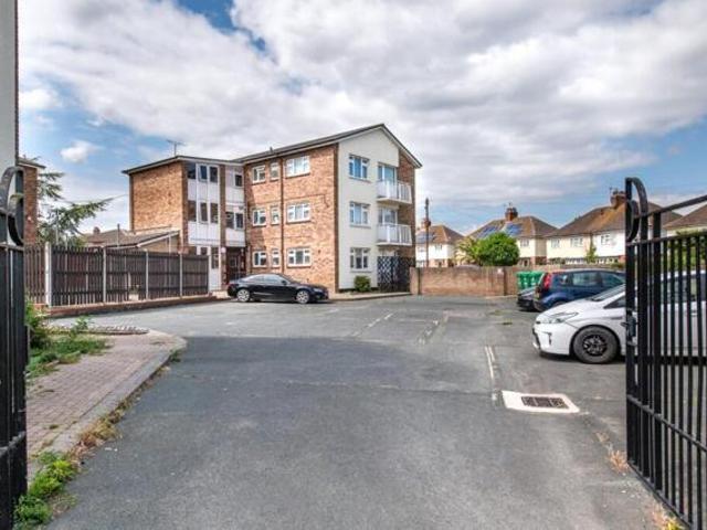 2 Bedroom Apartment Gravesend Kent 100648889