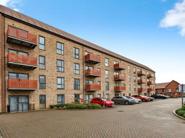2 Bedroom Apartment Grays Essex LS99608535