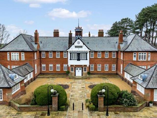 2 Bedroom Apartment Great Warford Great Warford LS100541035