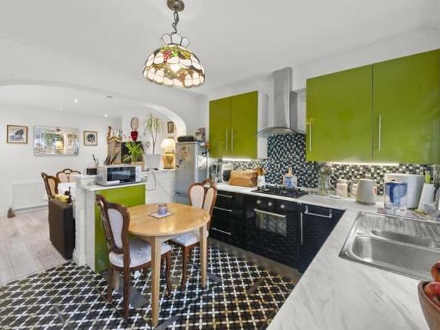 2 Bedroom Apartment Greenford Greater London 99952379