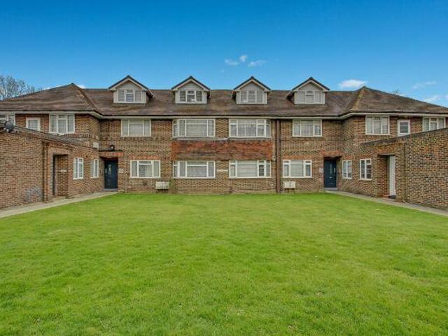 2 Bedroom Apartment Greenford Greater London 100240846
