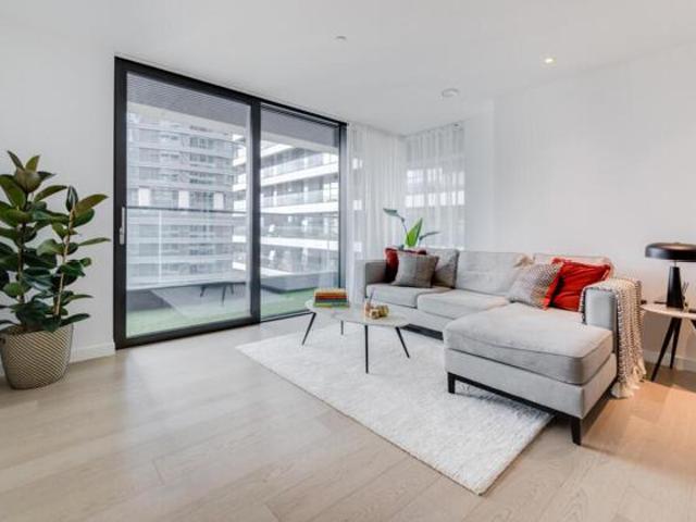2 Bedroom Apartment Greenwich Greater London 98477146