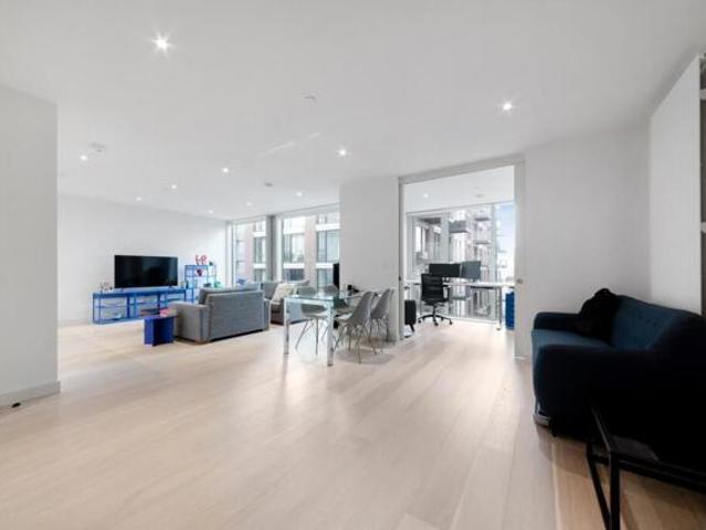 2 Bedroom Apartment Greenwich Greater London 99130458