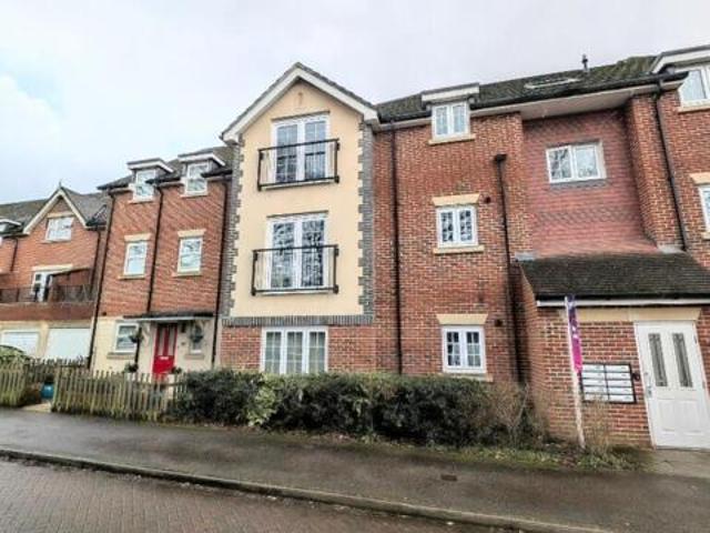 2 Bedroom Apartment Hampshire Hampshire LS100579032