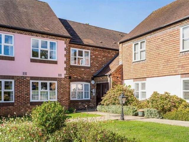 2 Bedroom Apartment Harpenden Hertfordshire 100024248