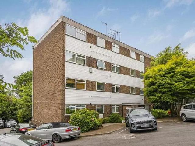 2 Bedroom Apartment Harrow Great London 98062520