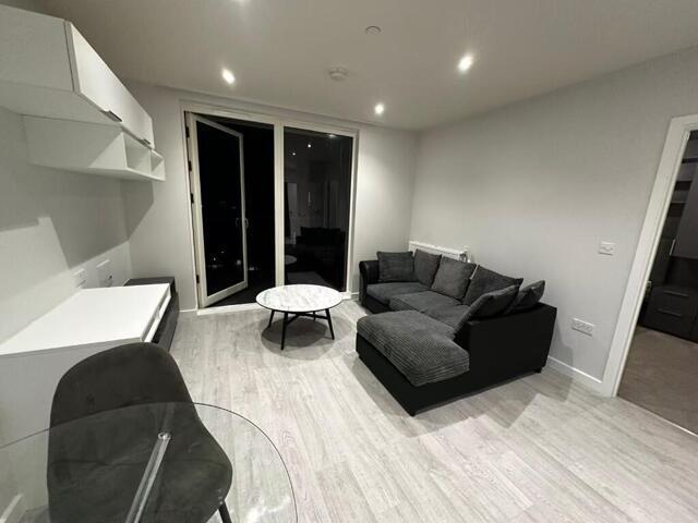 2 Bedroom Apartment Harrow Greater London 99523788
