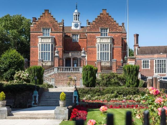 2 Bedroom Apartment Harrow London 96174078