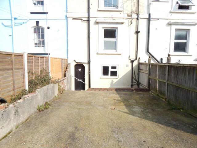 2 Bedroom Apartment Harwich Essex 99381033