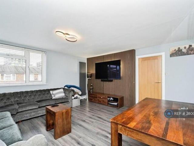 2 Bedroom Apartment Hayes Great London 100238851