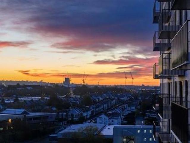 2 Bedroom Apartment Hendon Hendon 91409943