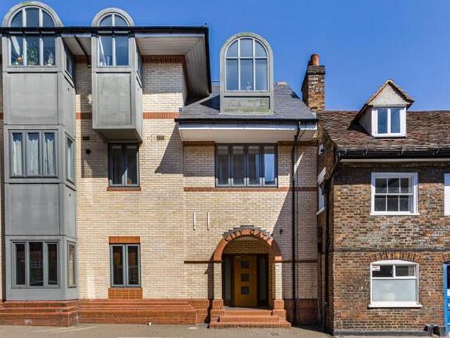 2 Bedroom Apartment Hertfordshire Hertfordshire LS100426135