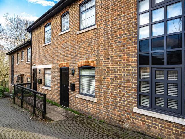 2 Bedroom Apartment Hertfordshire Hertfordshire LS101678731