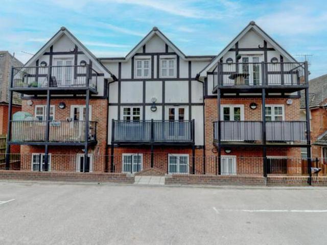 2 Bedroom Apartment High Wycombe Buckinghamshire 98233368