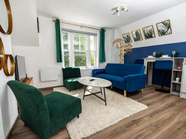 2 Bedroom Apartment High Wycombe High Wycombe LS93724345