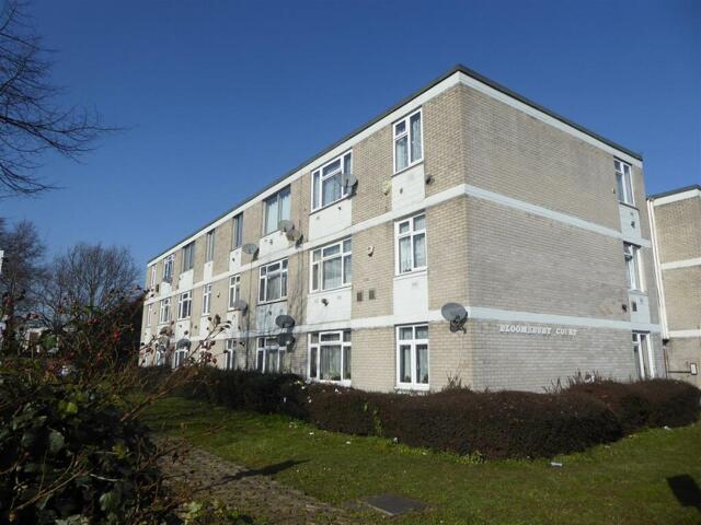 2 Bedroom Apartment Hillingdon Great London 100881465