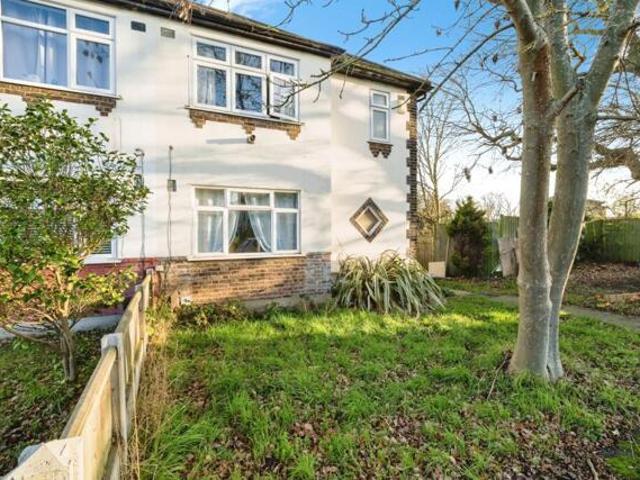 2 Bedroom Apartment Hornchurch Greater London LS99688715