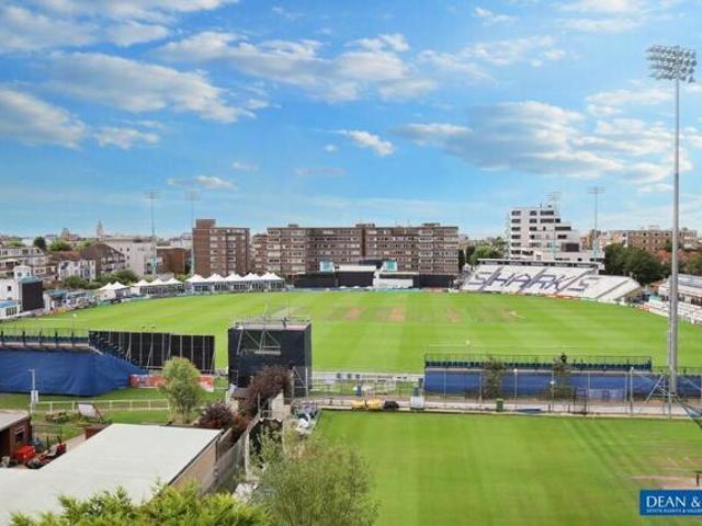 2 Bedroom Apartment Hove Brighton And Hove LS98968891