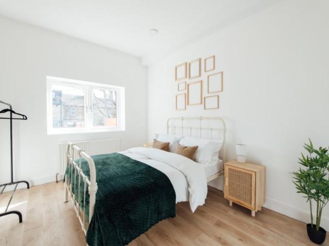 2 Bedroom Apartment Ilford Ilford 99388497